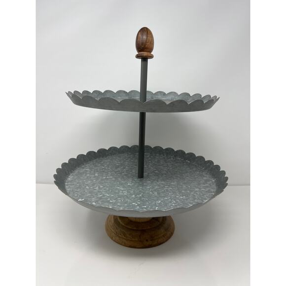 unknown | Accents | Two Tier Metal Stand | Poshmark